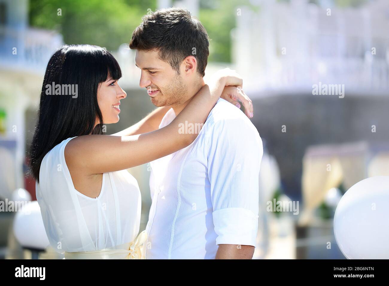 Beautiful young romantic couple Stock Photo - Alamy