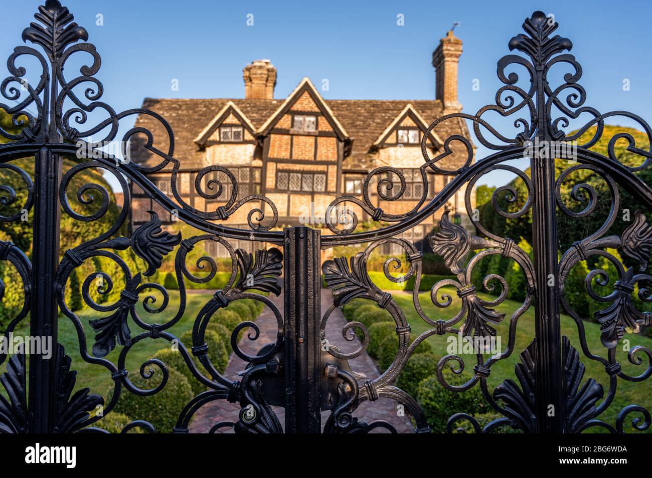 Elizabethan village hi-res stock photography and images - Alamy