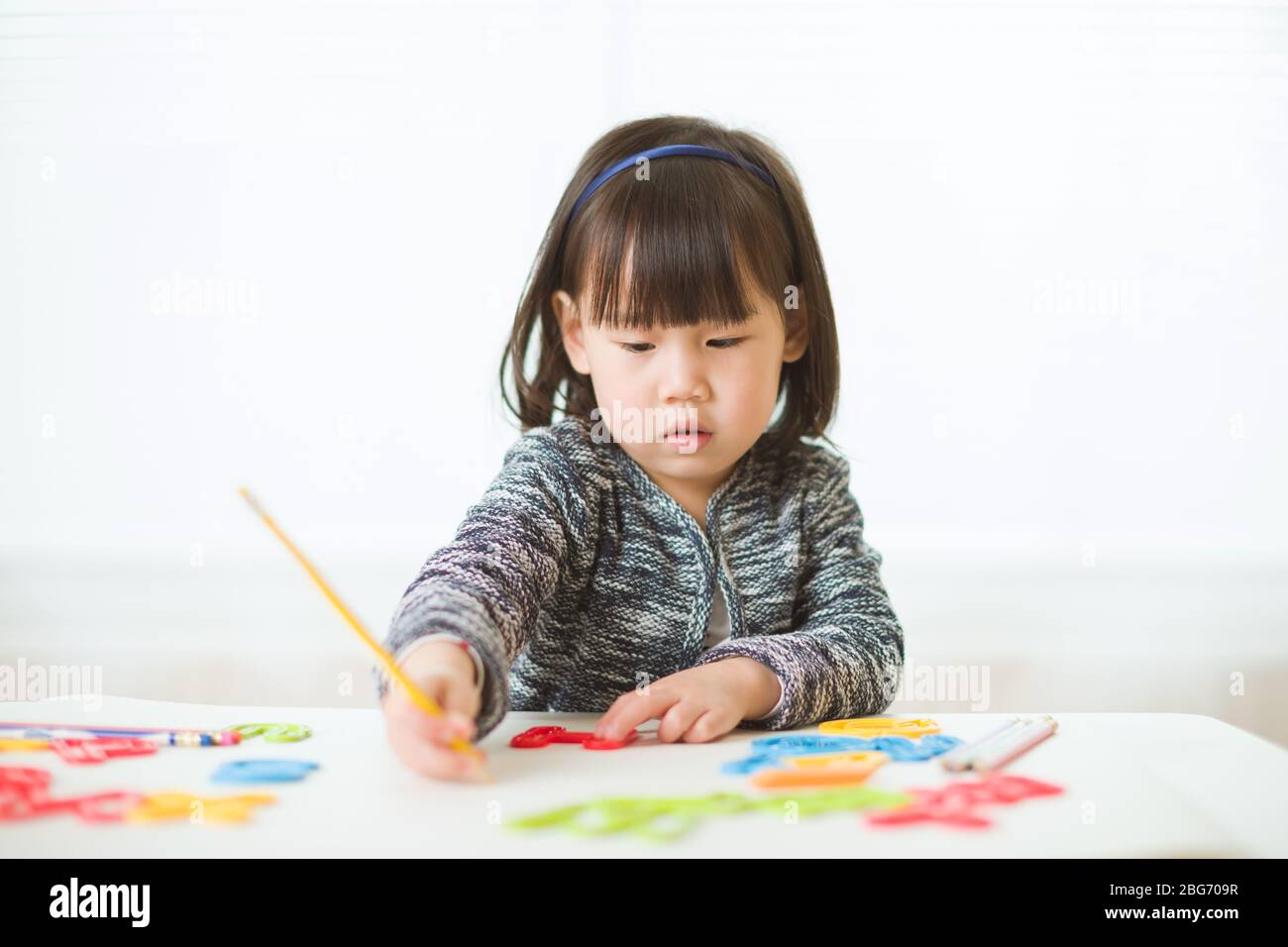 Kids writing japanese letters hi-res stock photography and images - Alamy