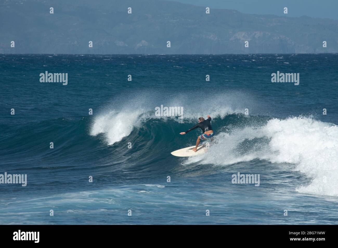 Hookipa beach, world famous windsurfing and surfing destination Maui ...