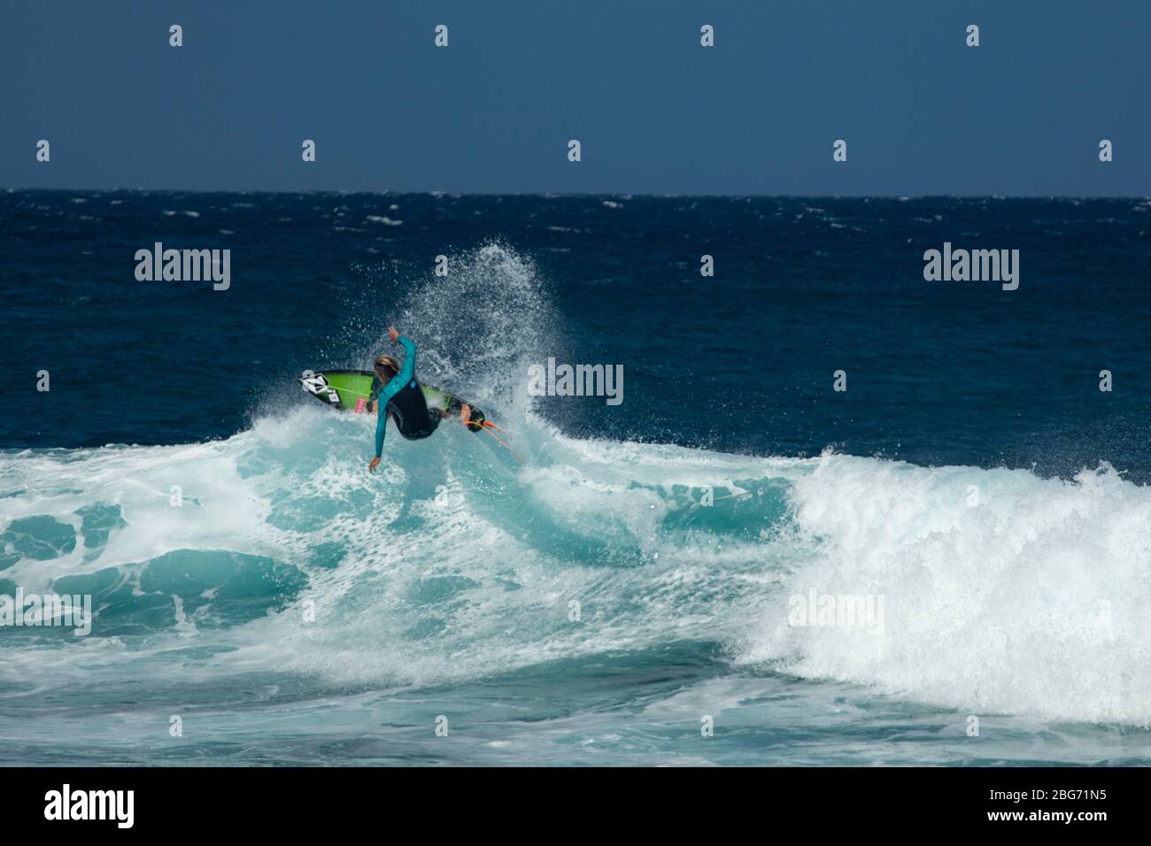Hookipa beach, world famous windsurfing and surfing destination Maui ...