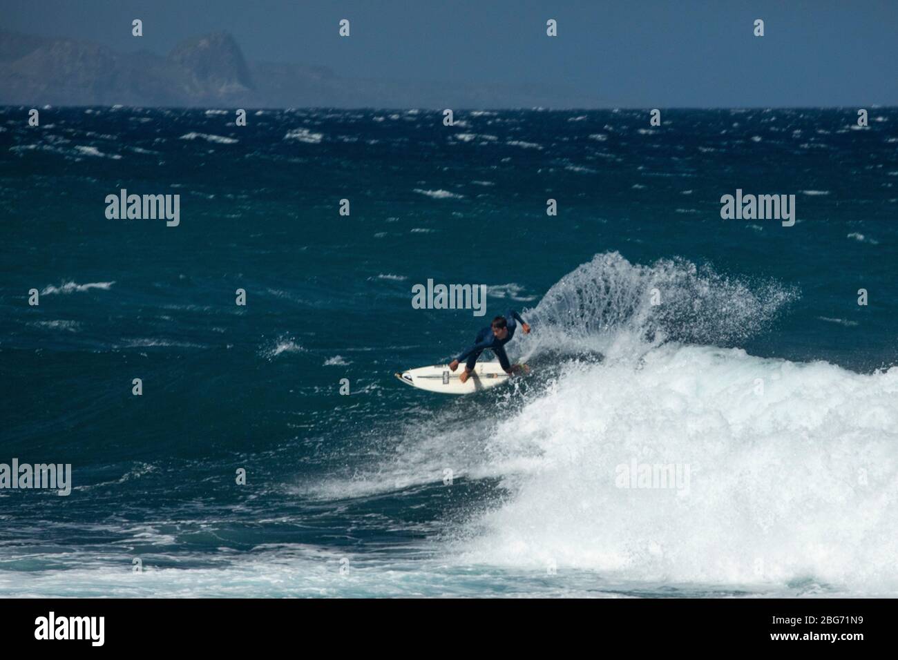 Hookipa beach, world famous windsurfing and surfing destination Maui ...