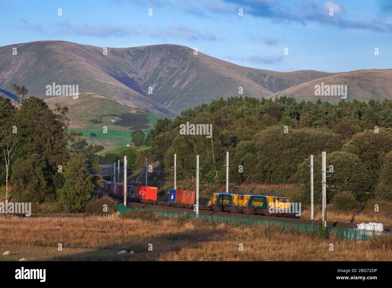 2 Freightliner class 86 electric locomotives 86637 + 86632 passing ...