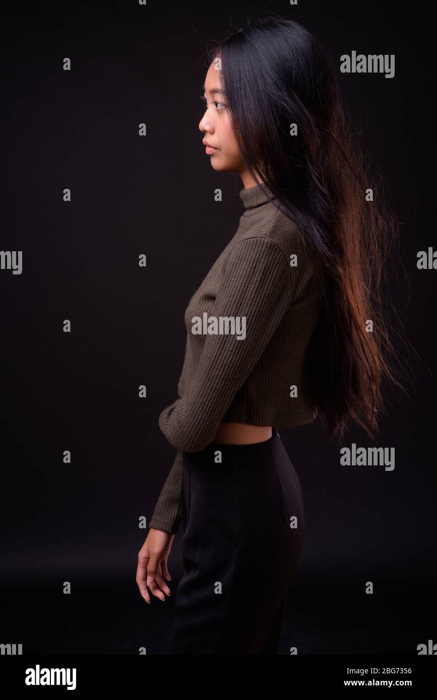 Profile view of young beautiful Asian woman Stock Photo - Alamy