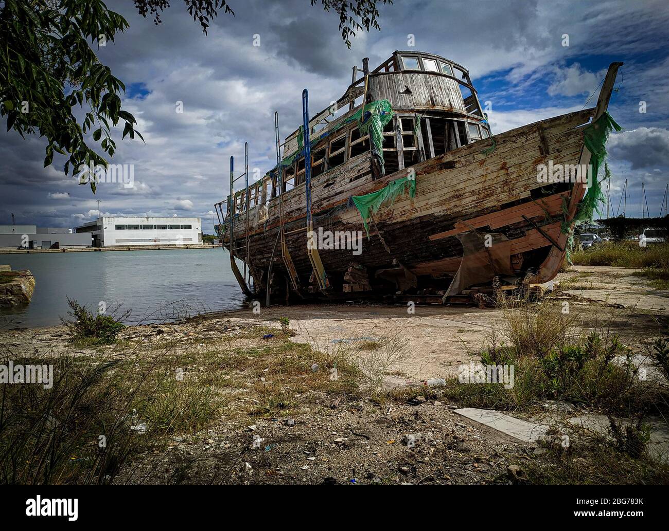 Old boat rotting in the seashore Stock Photo - Alamy