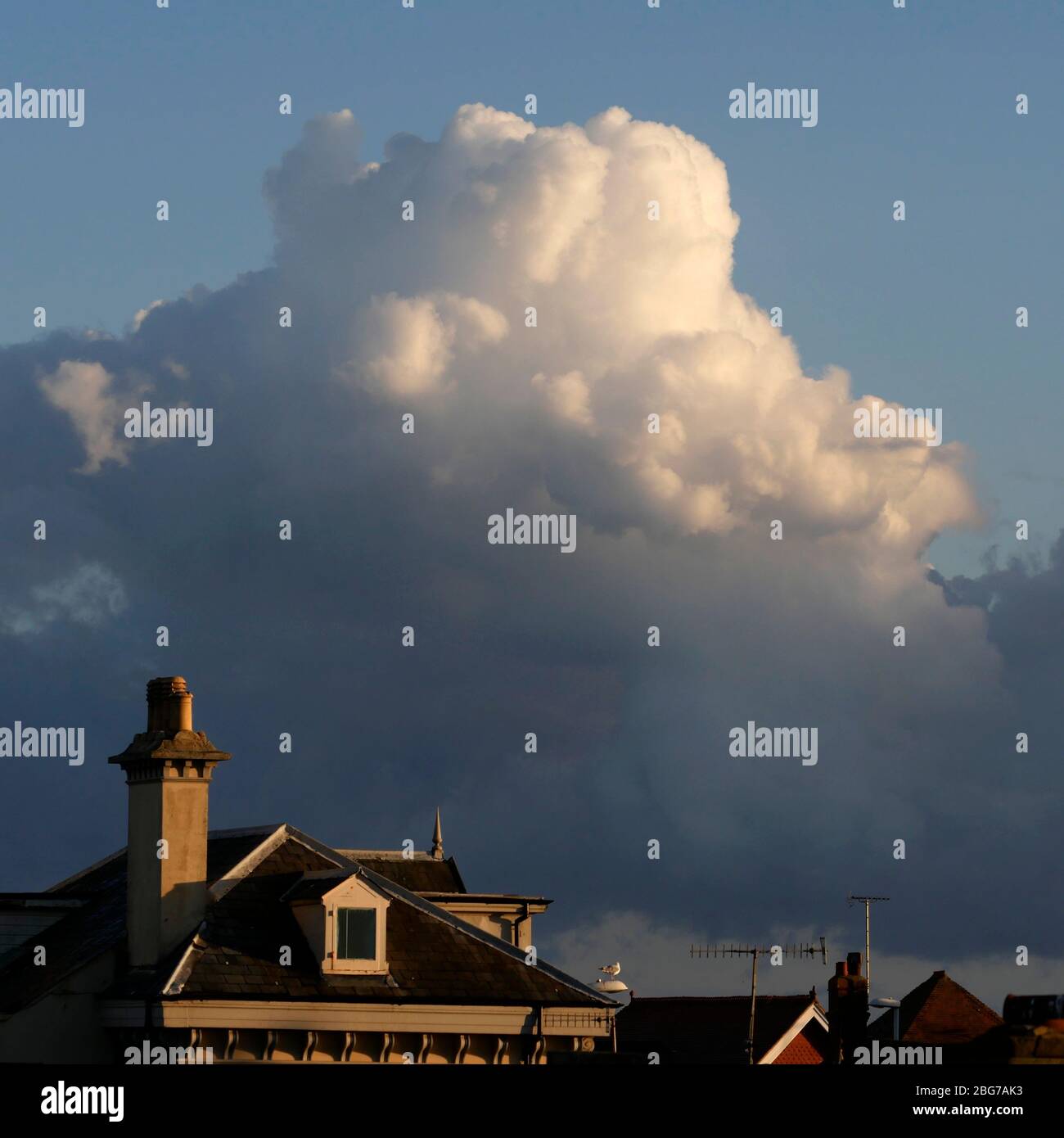 Cumulo nimbus building hi-res stock photography and images - Alamy