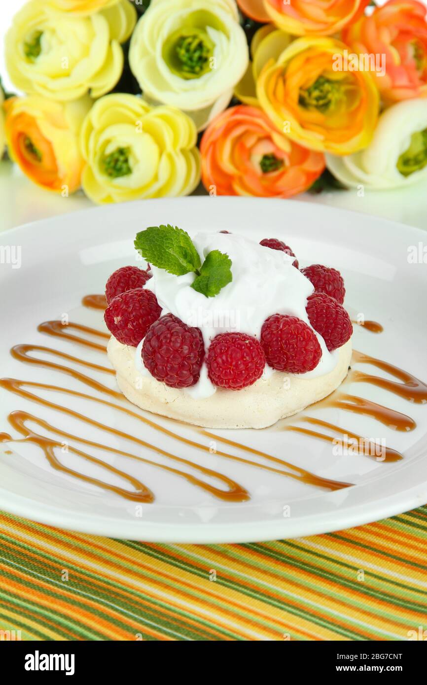 Red fruit meringue tartlet close hi-res stock photography and images ...