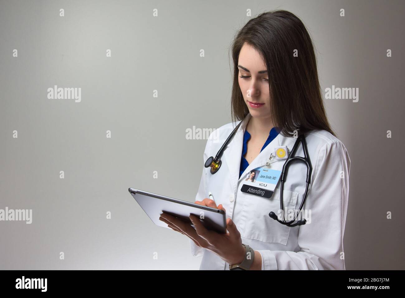 Woman in icu hi-res stock photography and images - Alamy
