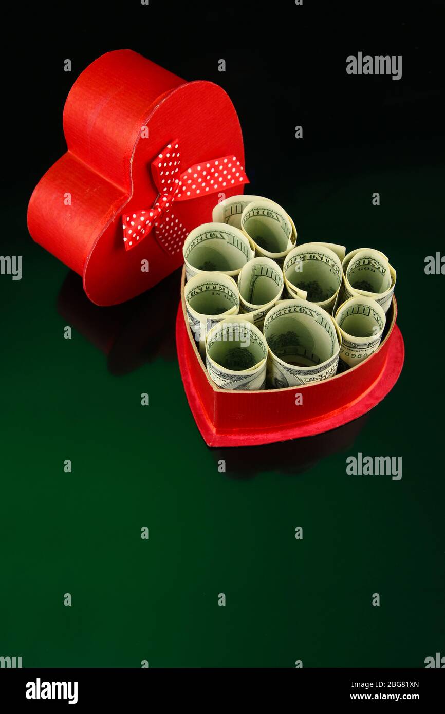 Money in gift box hi-res stock photography and images - Alamy