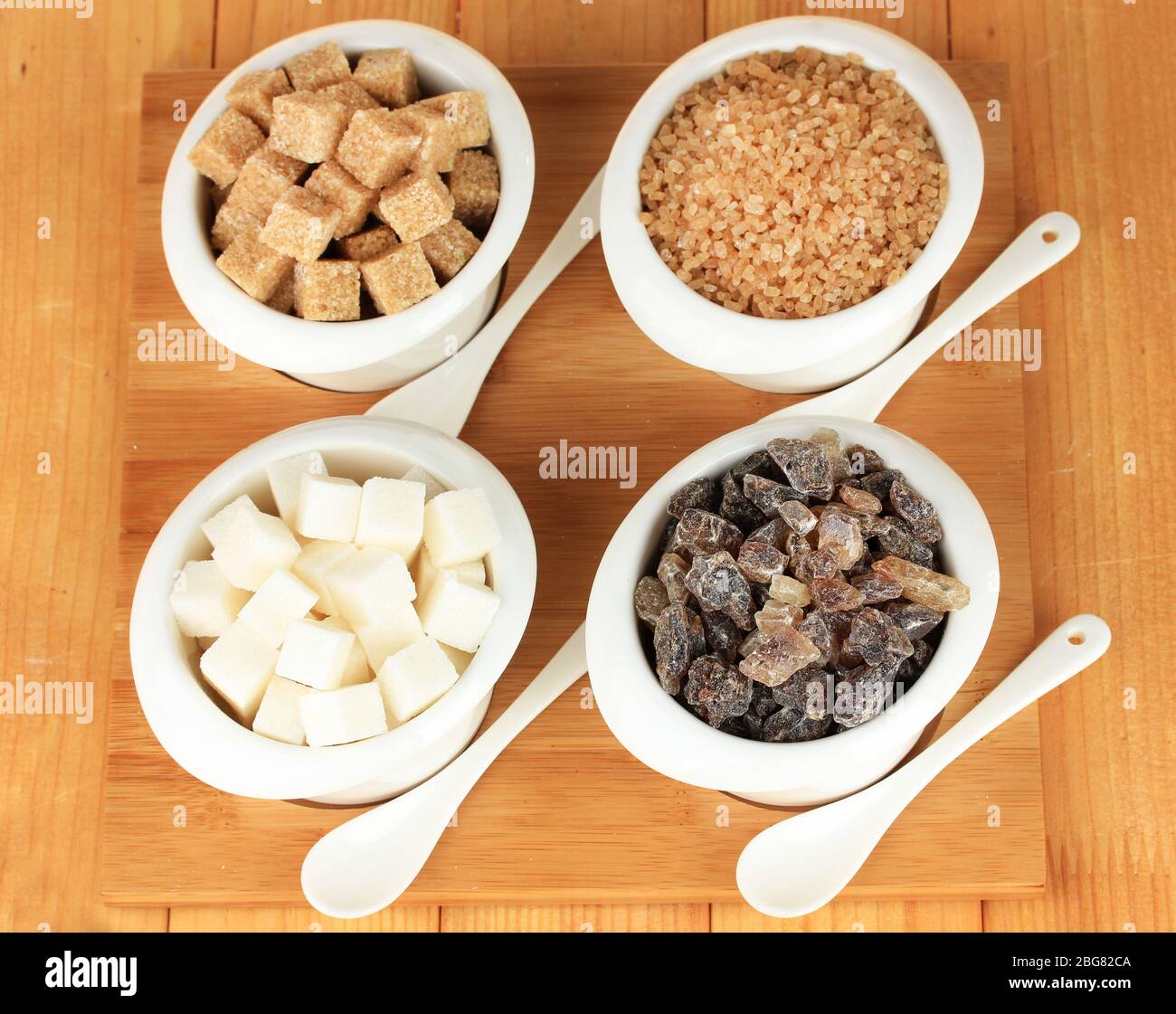 Different types of sugar in bowls on table close-up Stock Photo - Alamy
