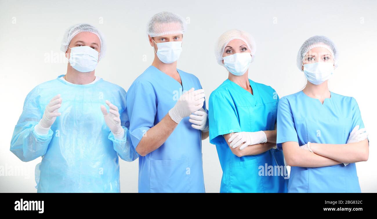 Portrait surgeons nurse standing arms hi-res stock photography and ...