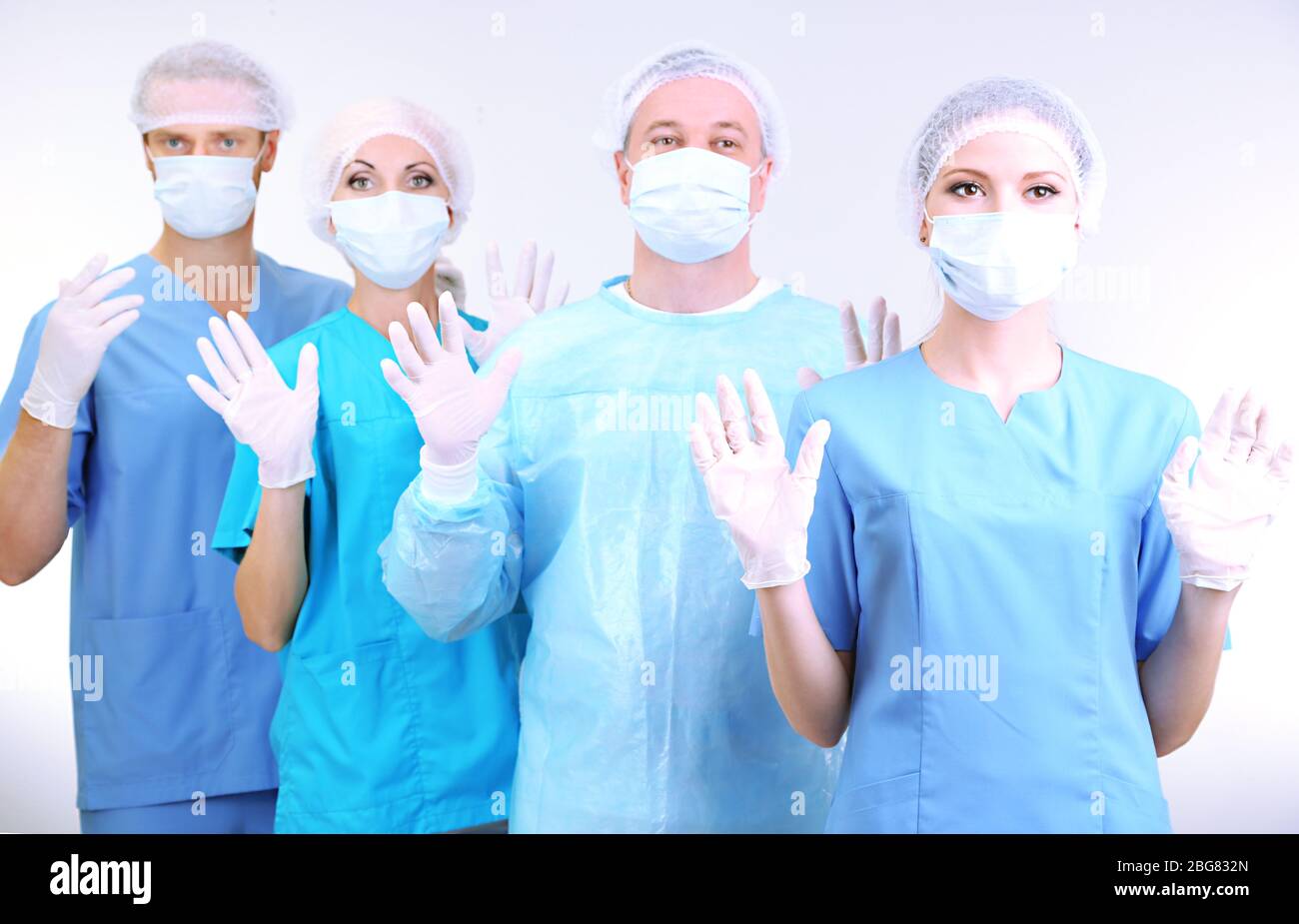 Portrait surgeons nurse standing arms hi-res stock photography and ...
