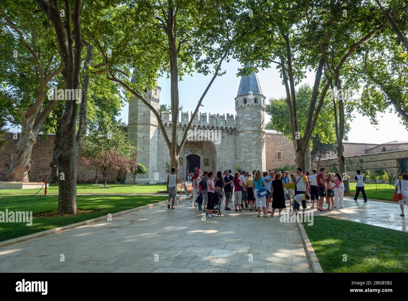 Istanbul, Turkey, 04 July 2007: Topkapi Palace, 1st Courtyard ...