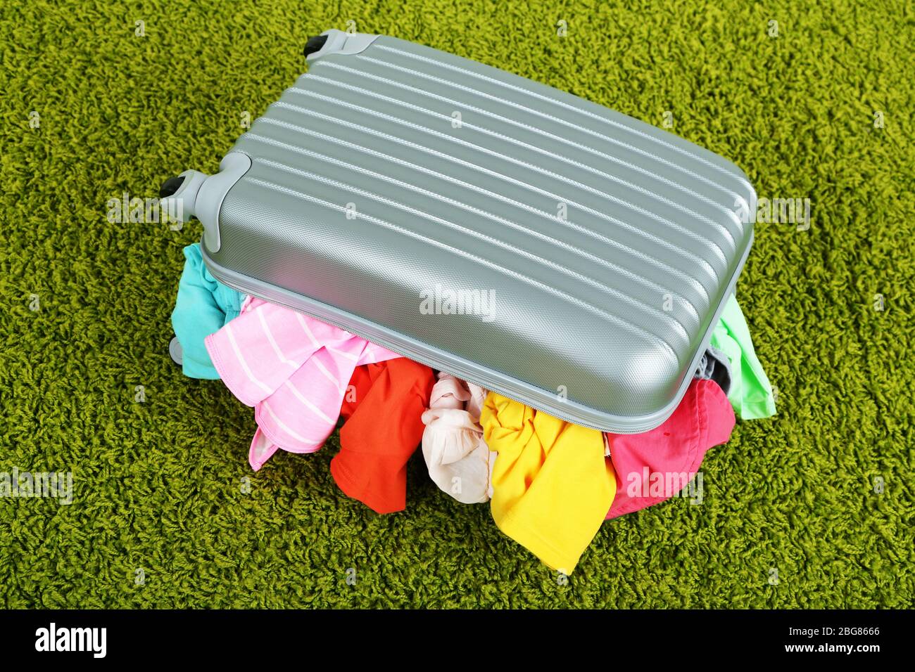 Luggage on red carpet hi-res stock photography and images - Alamy