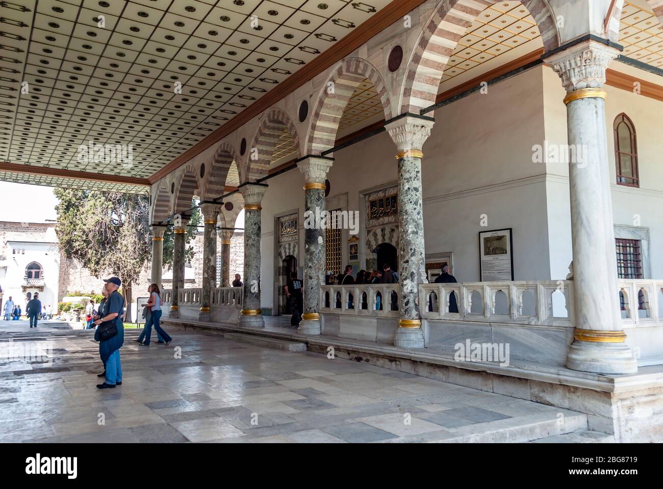 Bab i humayun gate of topkapi palace hi-res stock photography and ...