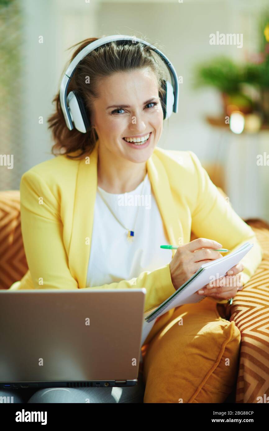 High school library student headphones hi-res stock photography and ...