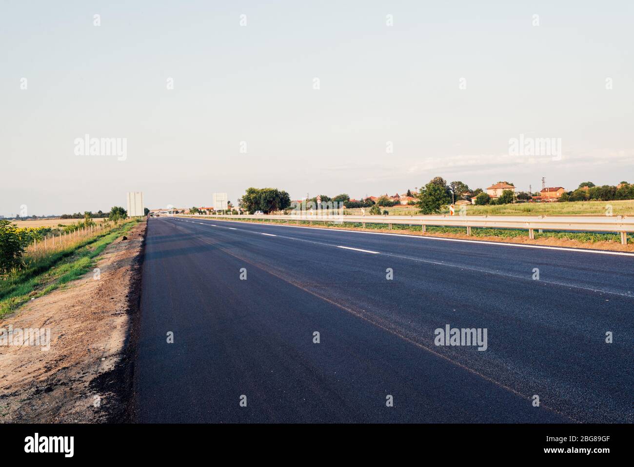 Empty asphalt hi-res stock photography and images - Alamy
