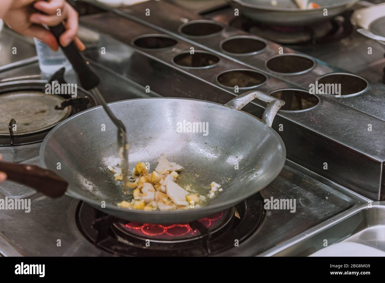 cooking thai food in a cooking class Stock Photo - Alamy