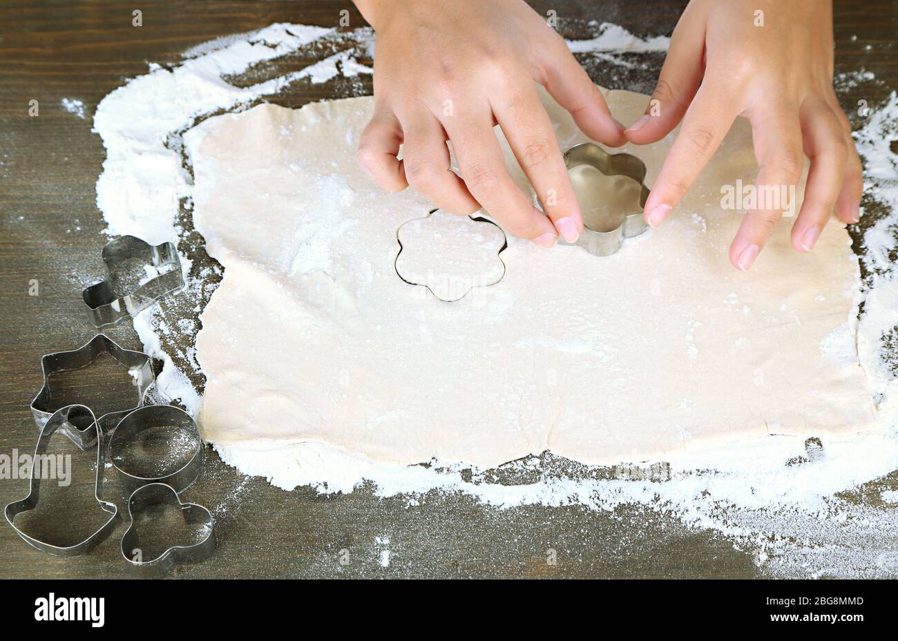 Hands making cookies hi-res stock photography and images - Alamy