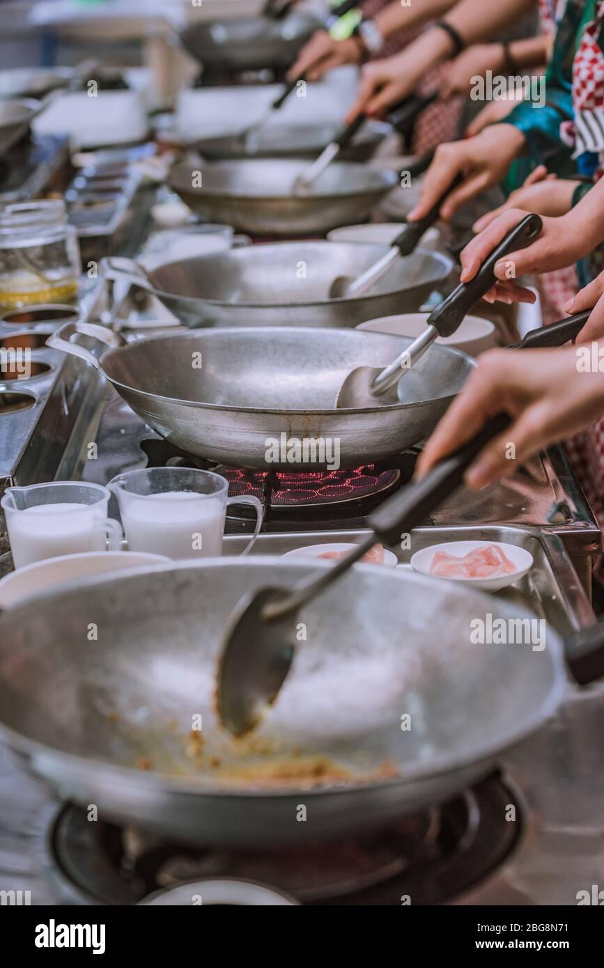 cooking thai food in a cooking class Stock Photo - Alamy