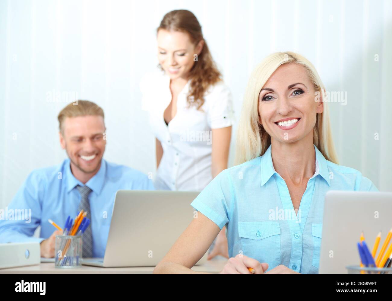 Office workers in workplace hi-res stock photography and images - Alamy