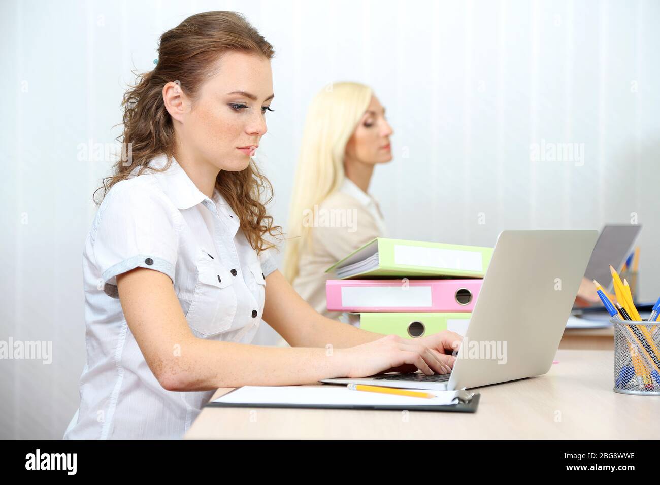Woman in office at workplace Stock Photo - Alamy