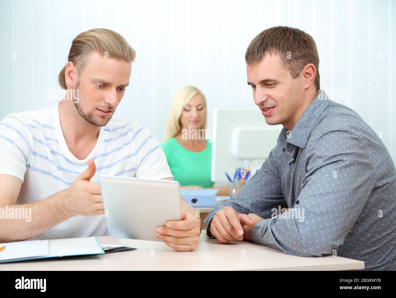 Office workers dress code hi-res stock photography and images - Alamy