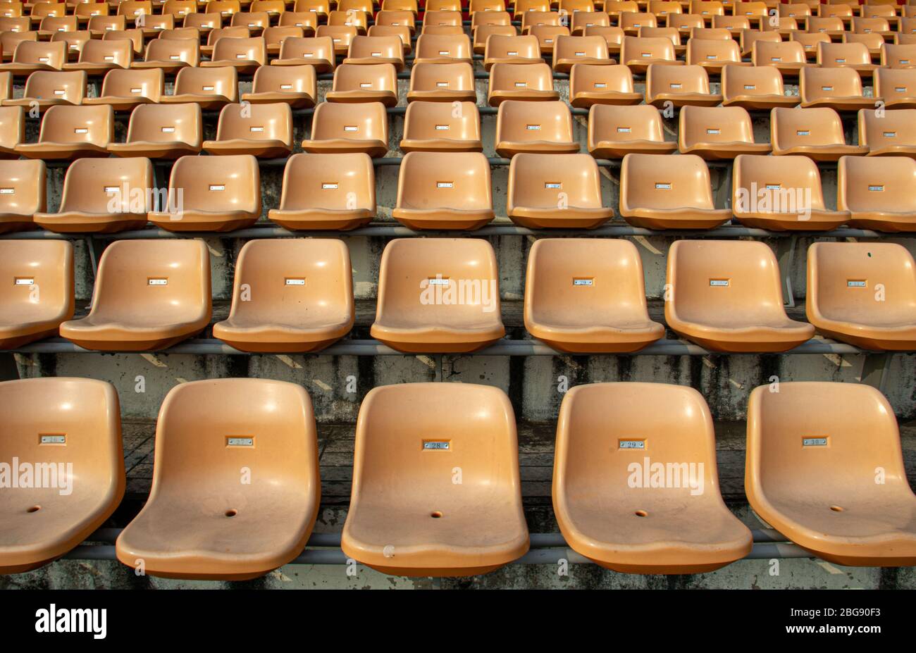 Empty stadium concert hi-res stock photography and images - Alamy