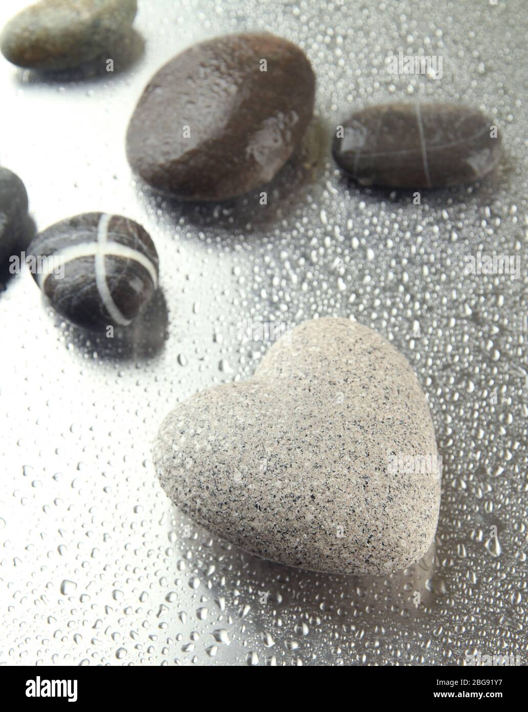 Pebble heart in water hi-res stock photography and images - Alamy