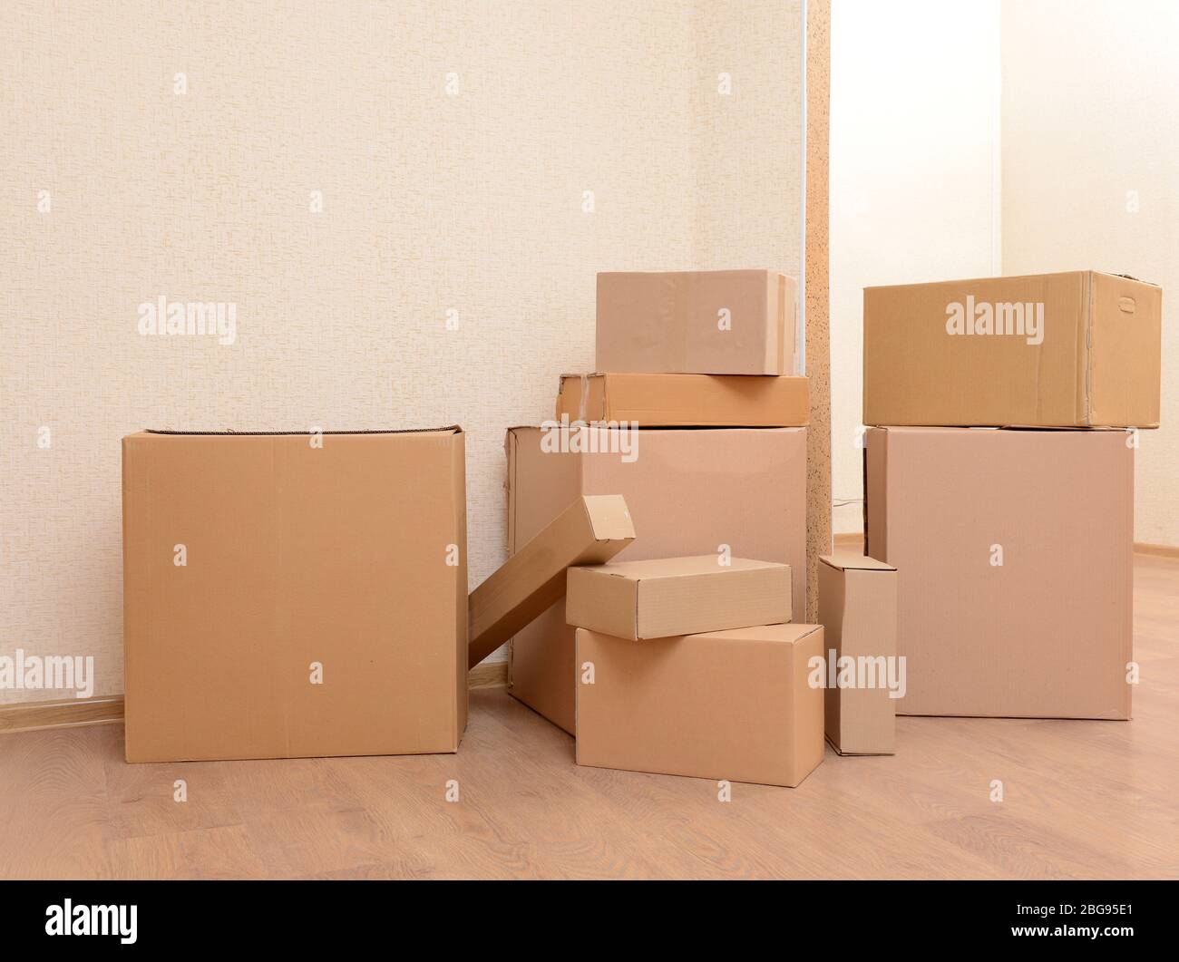 Empty room with stack of cartons: moving house concept Stock Photo - Alamy