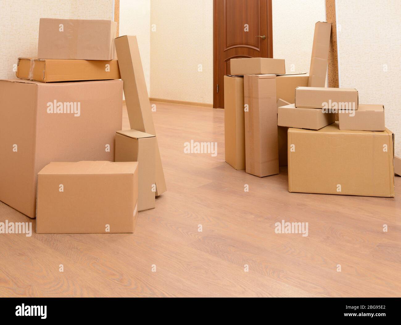 Empty room with stack of cartons: moving house concept Stock Photo - Alamy