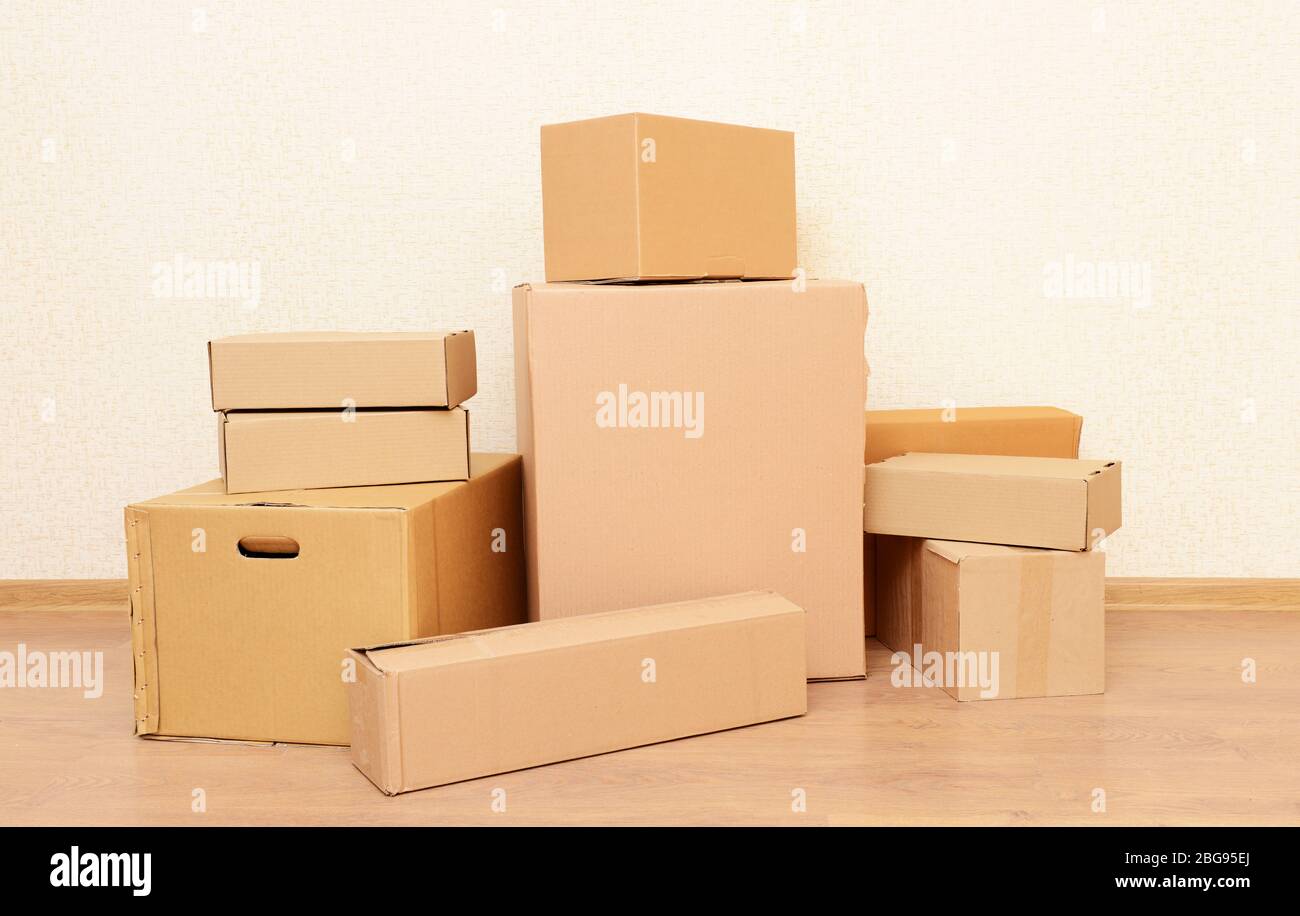 Empty room with stack of cartons: moving house concept Stock Photo - Alamy