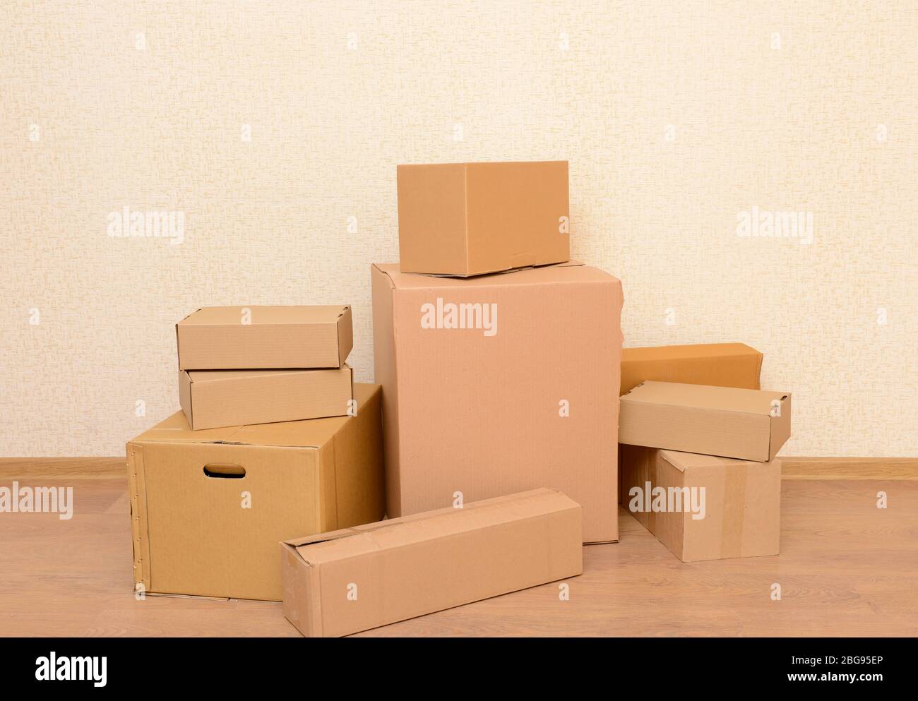 Empty room with stack of cartons: moving house concept Stock Photo - Alamy