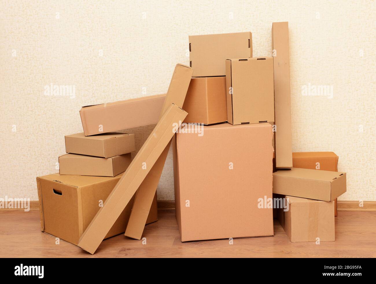 Empty room with stack of cartons: moving house concept Stock Photo - Alamy