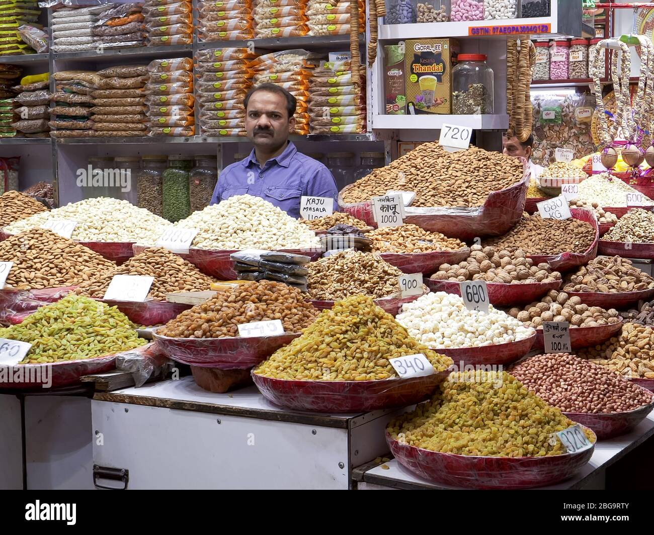 Night market life india hi-res stock photography and images - Alamy