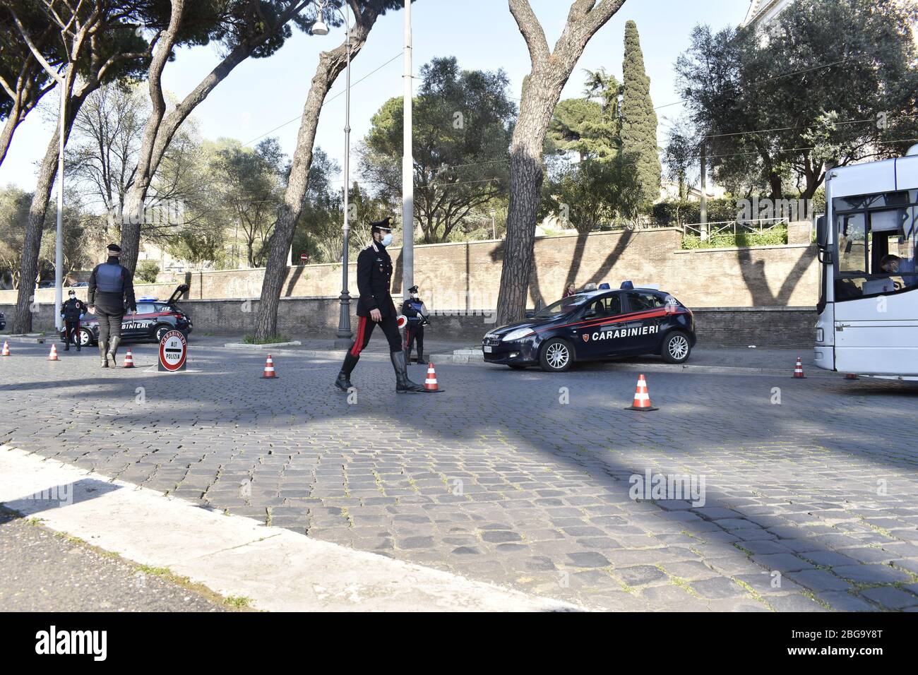 Carabinieri donne hi-res stock photography and images - Alamy