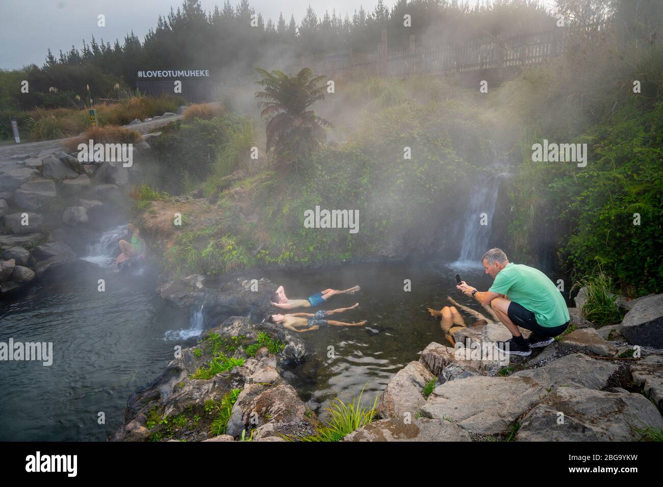 Hot water from Otumuheke Stream running into Waikato River at Spa ...
