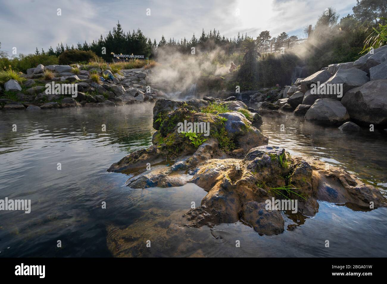 Hot water from Otumuheke Stream running into Waikato River at Spa ...