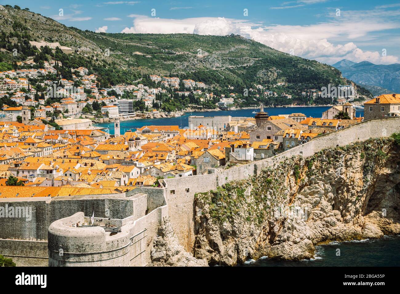 Cliff medieval city walls dubrovnik hi-res stock photography and images ...