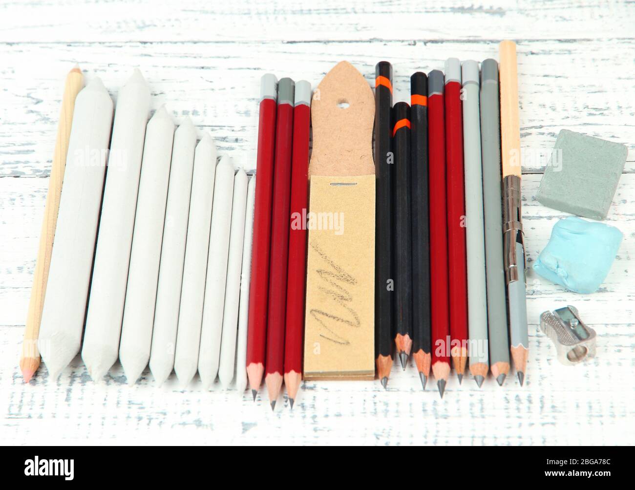 Table with art materials hi-res stock photography and images - Alamy