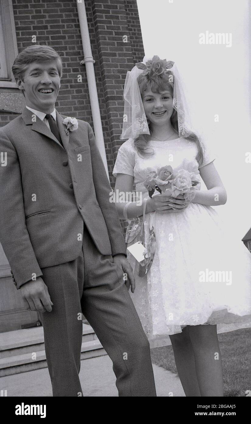 English bride hi-res stock photography and images - Alamy