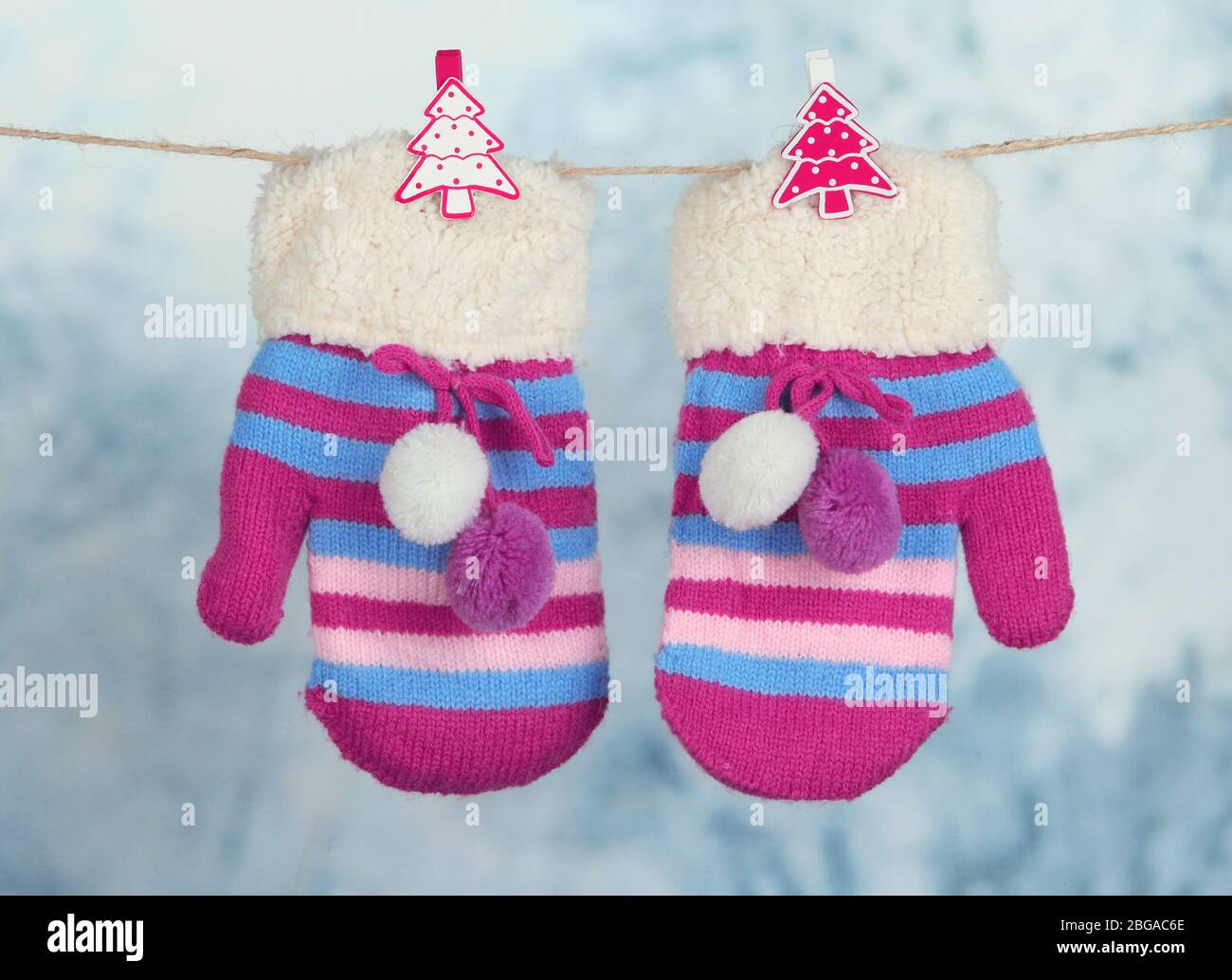 Red knit gloves hanging hi-res stock photography and images - Alamy