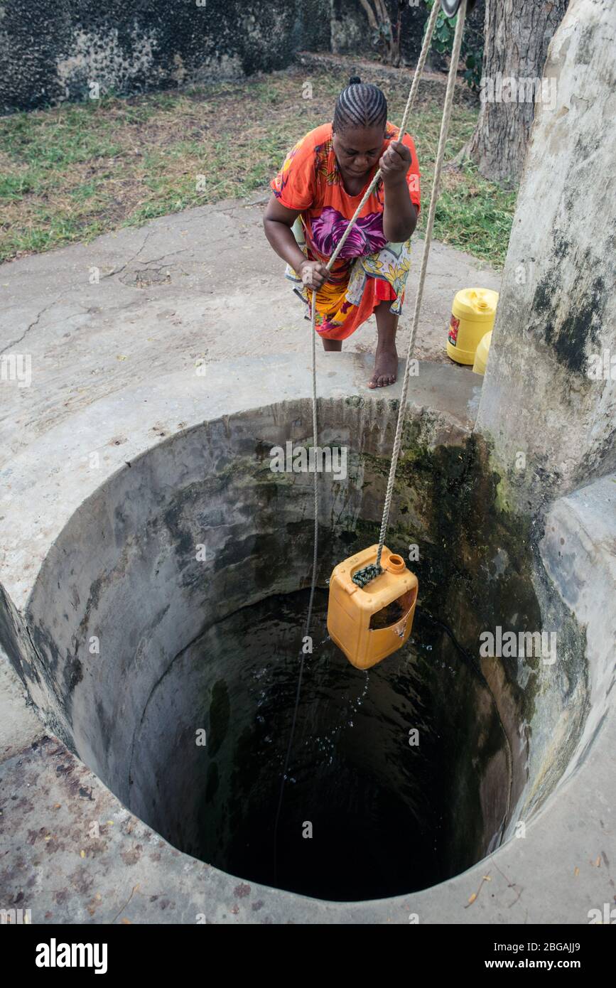 Pulling water from well hi-res stock photography and images - Alamy