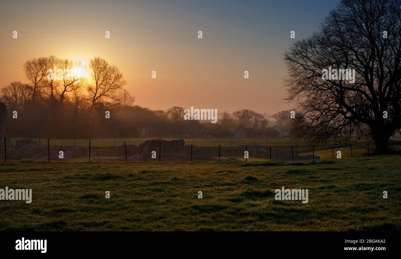 English farm sunrise hi-res stock photography and images - Alamy