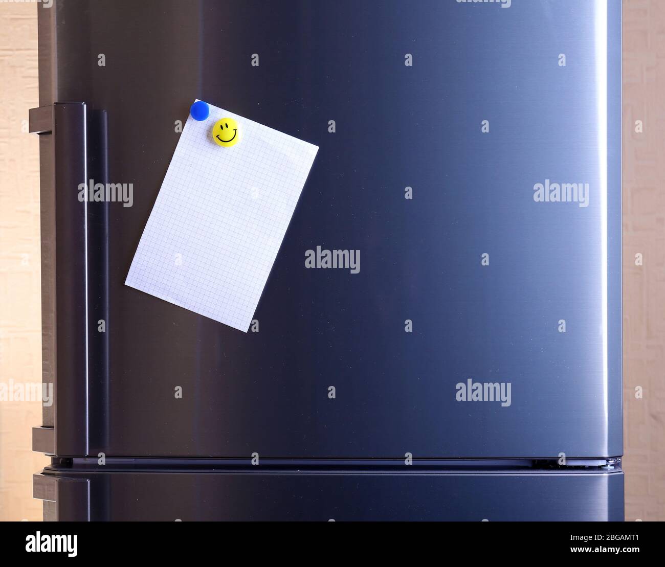 Empty paper sheet on fridge door Stock Photo - Alamy