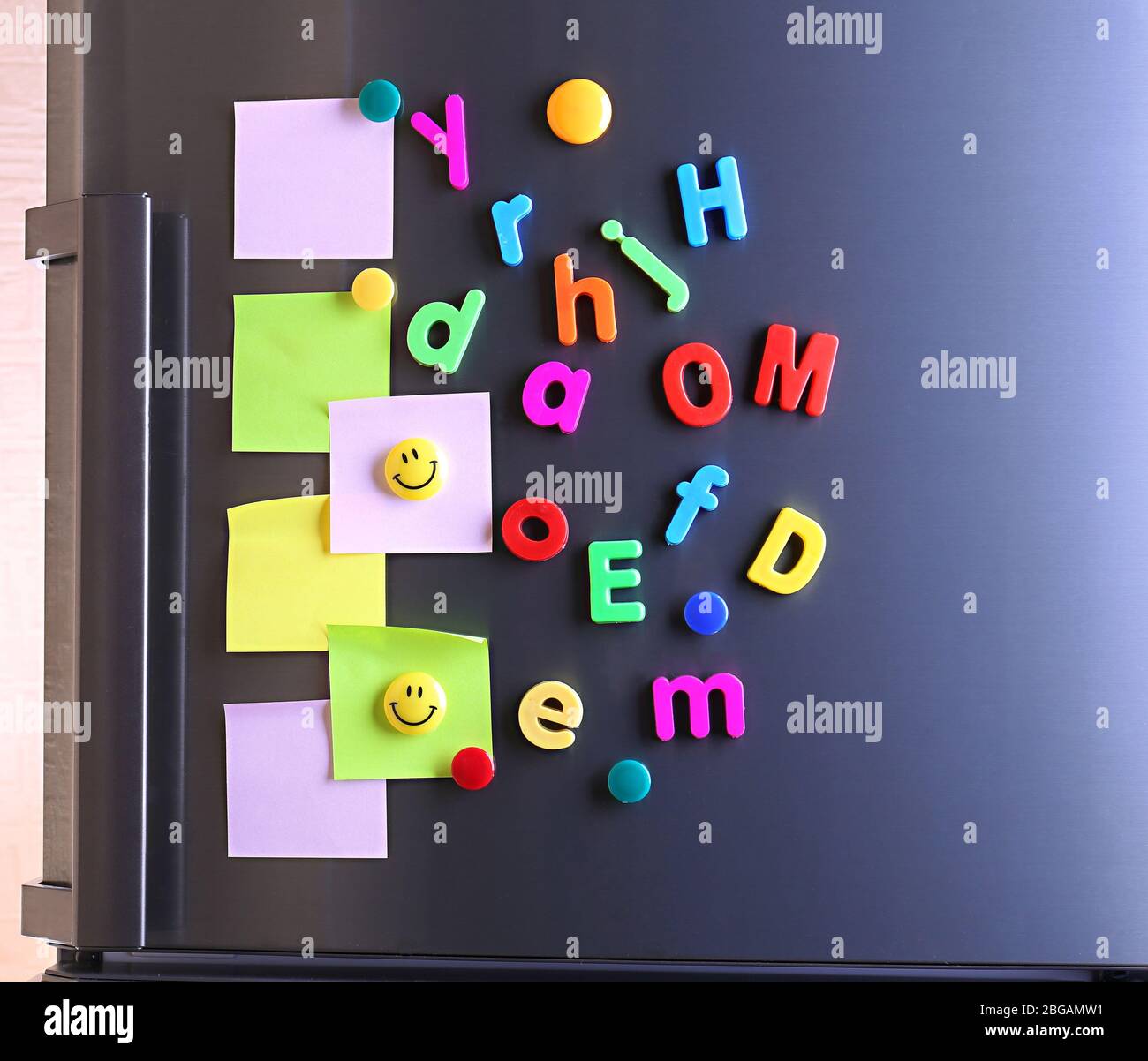 Empty paper sheets and colorful magnets on fridge door Stock Photo - Alamy