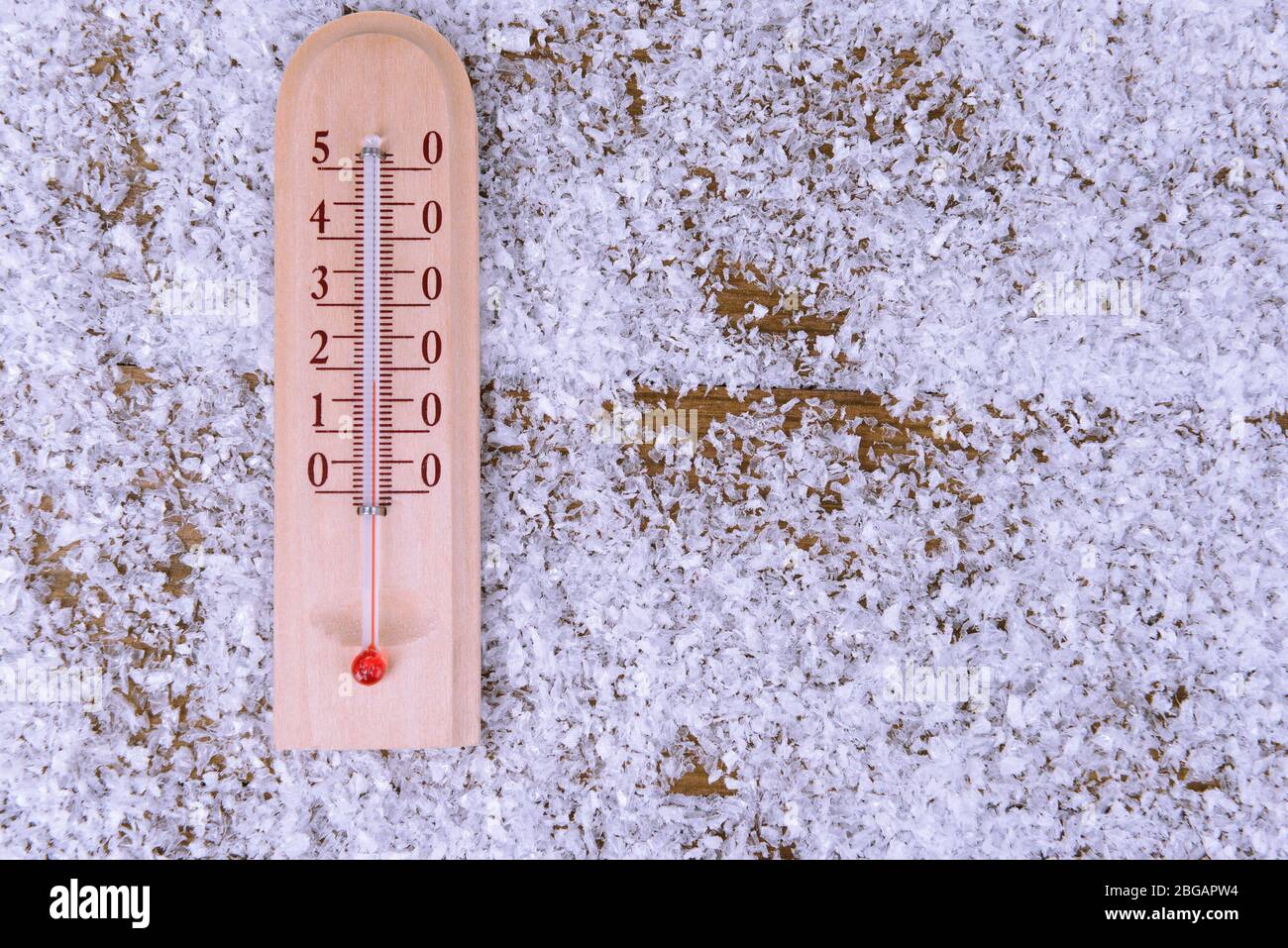 Ice in glass thermometer hi-res stock photography and images - Alamy