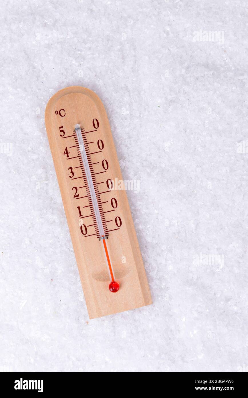 Thermometer in snow close-up Stock Photo - Alamy