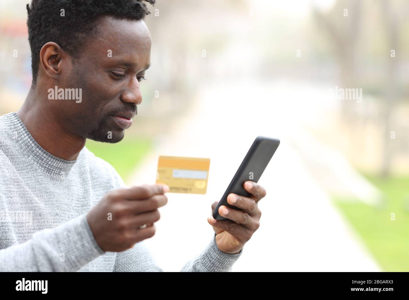 Mobile money black people hi-res stock photography and images - Alamy