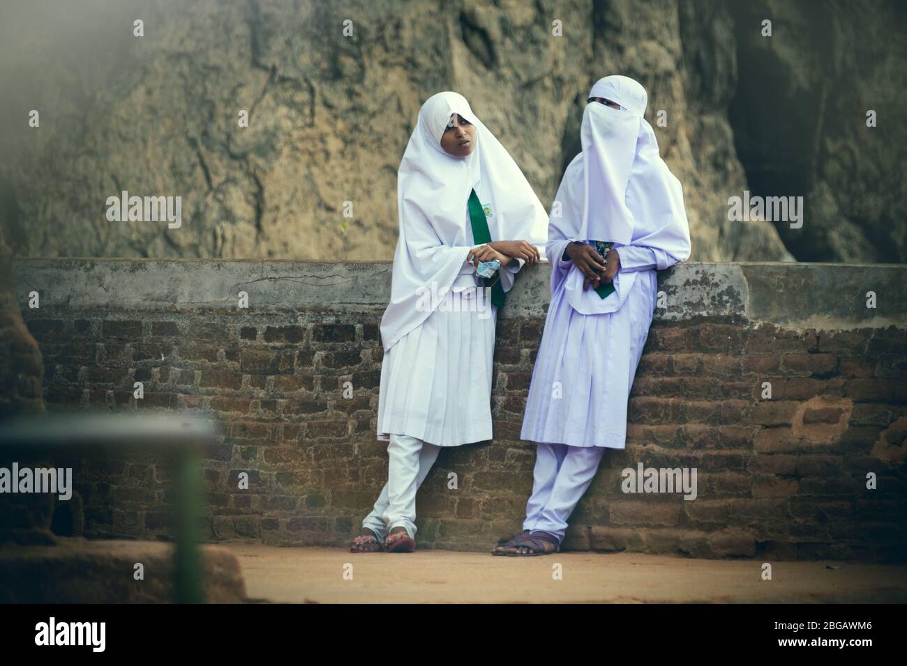 Two muslim women talking hi-res stock photography and images - Alamy